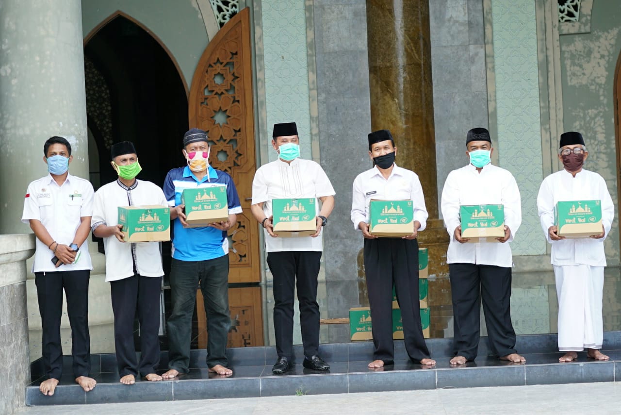 Luncurkan Program Gerakan Masjid Bersih, DMI Luwu Bagikan 200 Dos ...