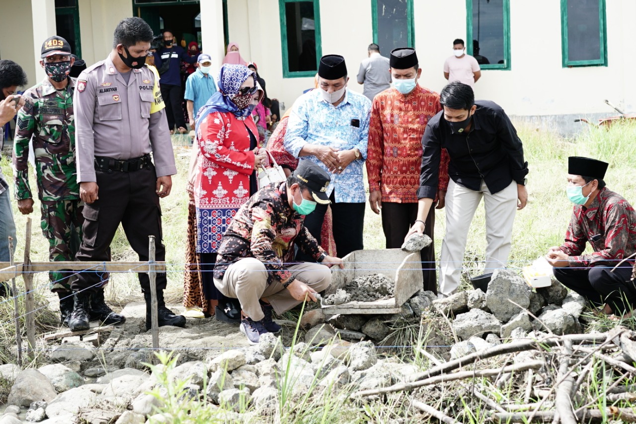 Bupati Luwu Letakkan Batu Pertama Pembangunan TPA Dan Resmikan Pemanfaatan Pengaspalan Jalan ...
