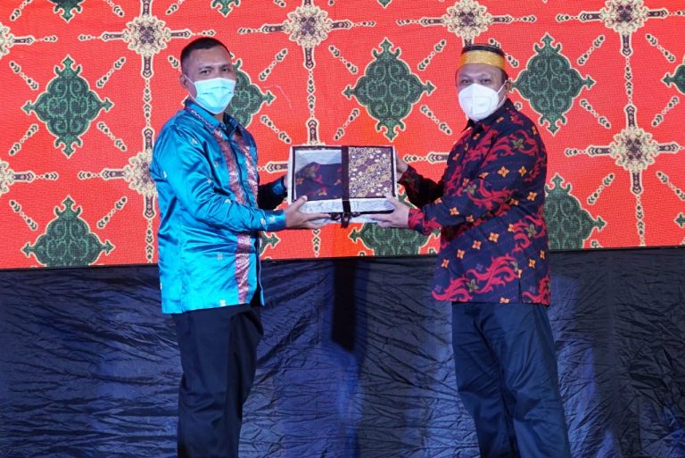 Melaunching Lima Motif Batik Luwu, Bupati Luwu : Ikon Ini Akan Diatur ...