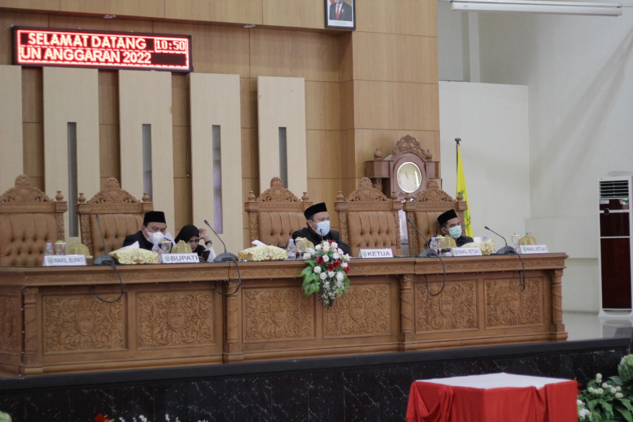 Fraksi-fraksi DPRD Beri Pandangan Umum Terhadap RAPBD Pokok Kabupaten Luwu Tahun 2022 - Media ...