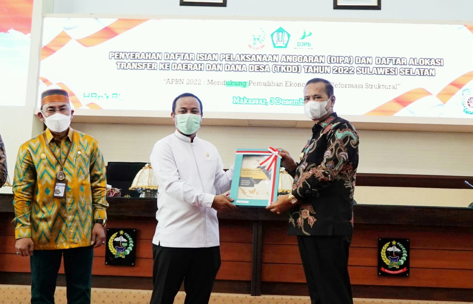 Bupati Luwu Terima DIPA 2022 dari Plt Gubernur sulsel - Media Center Diskominfo Luwu